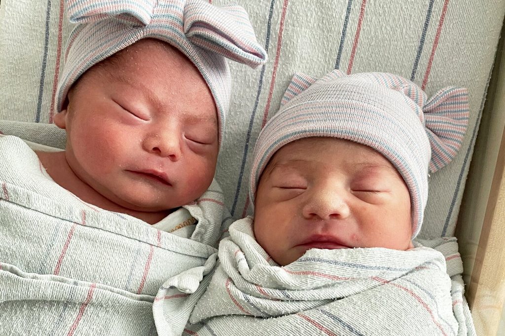 California twins born in different years. LOL - Antvt.com